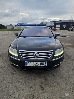Black Volkswagen Phaeton 2010 in Taurage, with an engine capacity of 3.00 L and mileage of 218 thousand km for 6500 €, photo 2 on AUTOMOTO.COM.LV