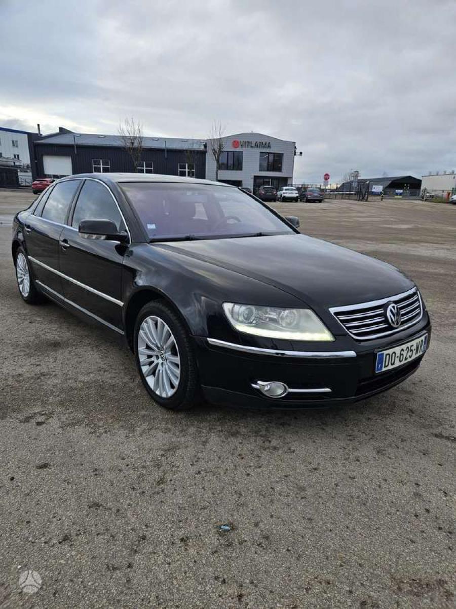 Black Volkswagen Phaeton 2010 in Taurage, with an engine capacity of 3.00 L and mileage of 218 thousand km for 6500 €, photo 3 on AUTOMOTO.COM.LV