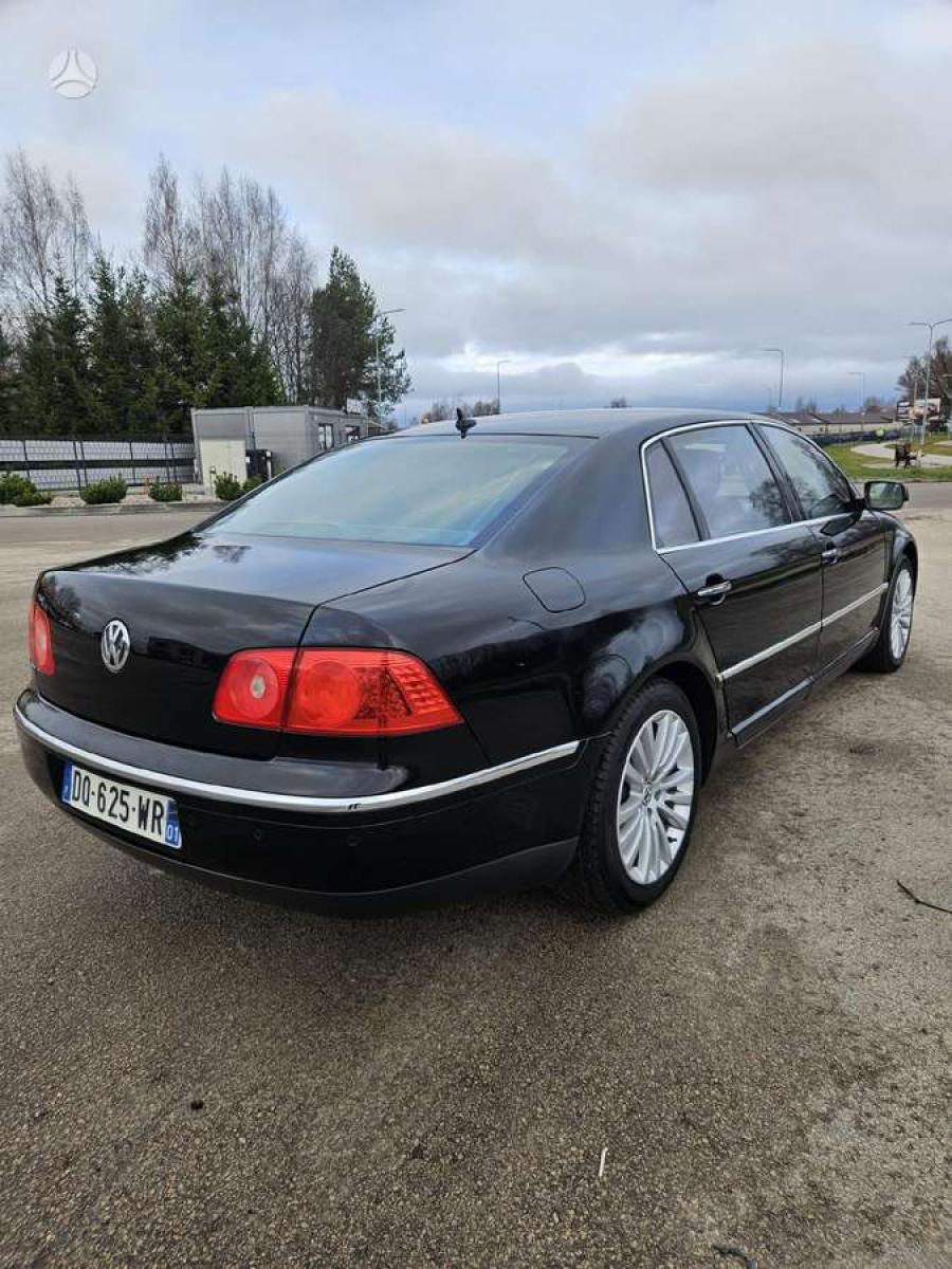 Black Volkswagen Phaeton 2010 in Taurage, with an engine capacity of 3.00 L and mileage of 218 thousand km for 6500 €, photo 4 on AUTOMOTO.COM.LV