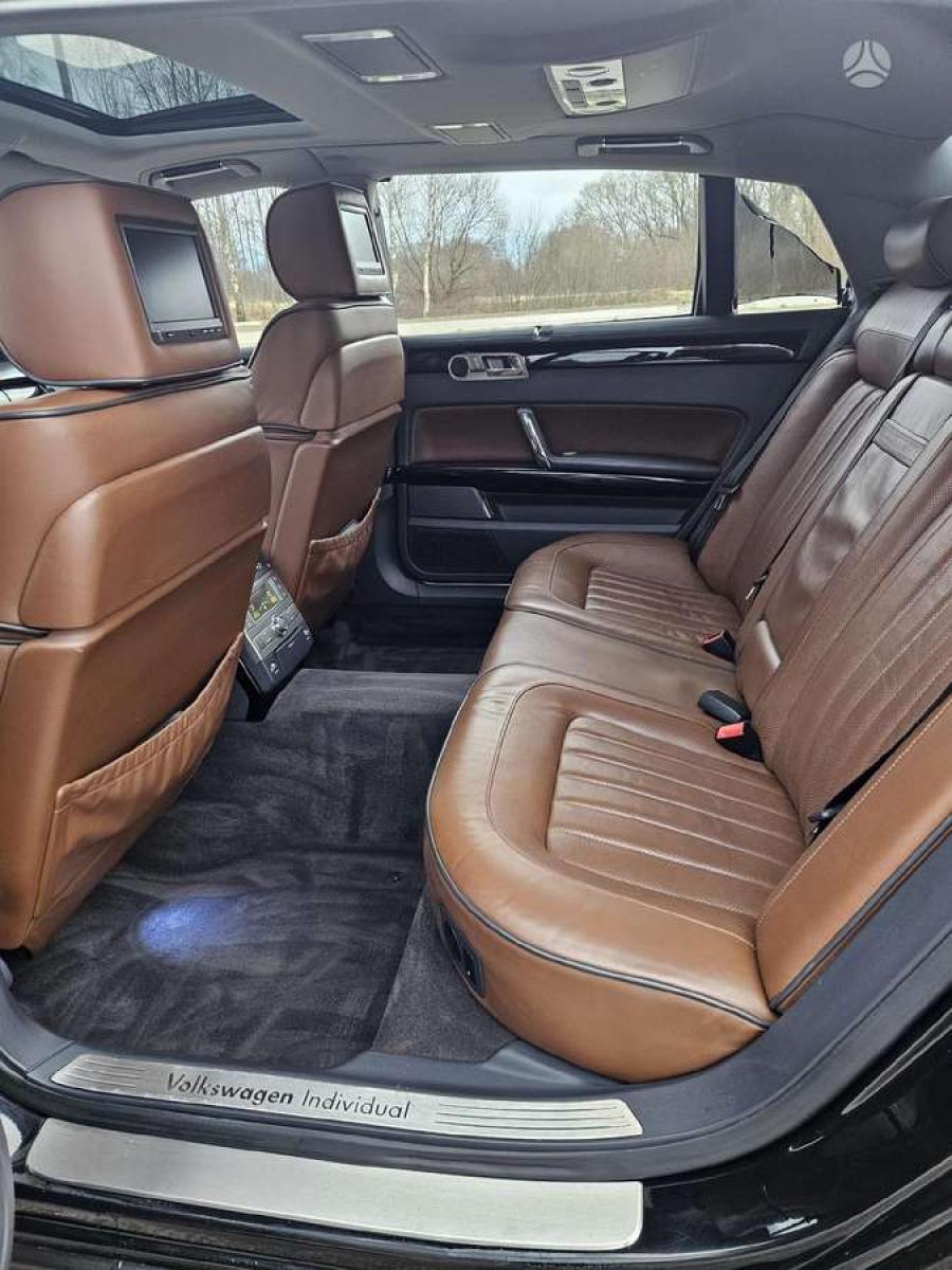 Black Volkswagen Phaeton 2010 in Taurage, with an engine capacity of 3.00 L and mileage of 218 thousand km for 6500 €, photo 9 on AUTOMOTO.COM.LV