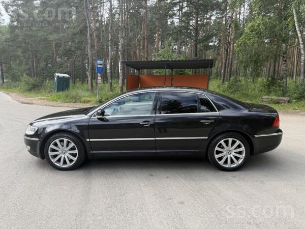 Black Volkswagen Phaeton 2010 in Riga, with an engine capacity of 3.00 L and mileage of 202 thousand km for 6490 €, photo 5 on AUTOMOTO.COM.LV
