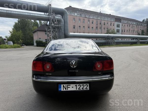 Black Volkswagen Phaeton 2010 in Riga, with an engine capacity of 3.00 L and mileage of 202 thousand km for 6490 €, photo 7 on AUTOMOTO.COM.LV