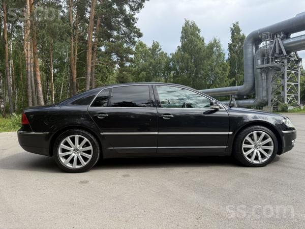 Black Volkswagen Phaeton 2010 in Riga, with an engine capacity of 3.00 L and mileage of 202 thousand km for 6490 €, photo 9 on AUTOMOTO.COM.LV