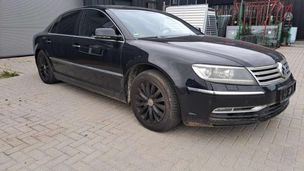 Black Volkswagen Phaeton 2010 in Silale, with an engine capacity of 2.97 L and mileage of 270 thousand km for 4999 €, photo 4 on AUTOMOTO.COM.LV