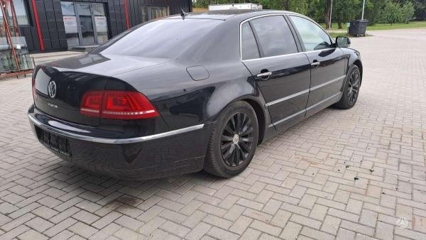 Black Volkswagen Phaeton 2010 in Silale, with an engine capacity of 2.97 L and mileage of 270 thousand km for 4999 €, photo 7 on AUTOMOTO.COM.LV