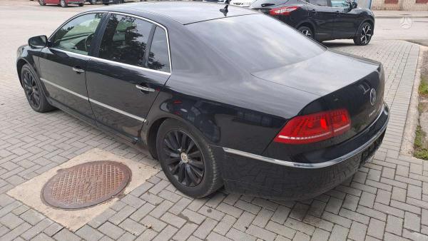 Black Volkswagen Phaeton 2010 in Silale, with an engine capacity of 2.97 L and mileage of 270 thousand km for 4999 €, photo 9 on AUTOMOTO.COM.LV