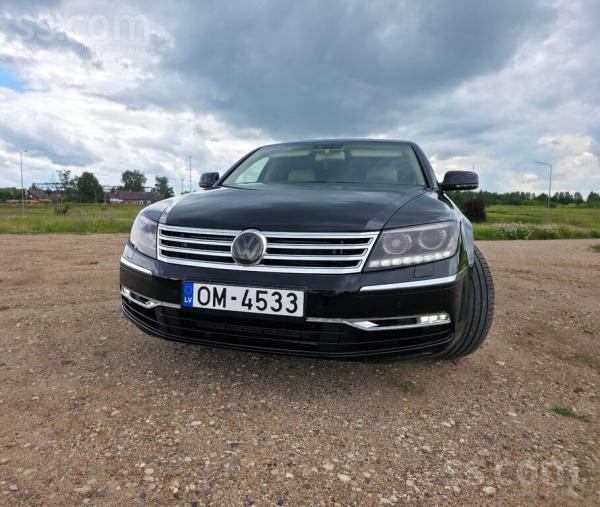 Black Volkswagen Phaeton 2010 in Daugavpils, with an engine capacity of 3.00 L and mileage of 343 thousand km for 7300 €, photo 3 on AUTOMOTO.COM.LV