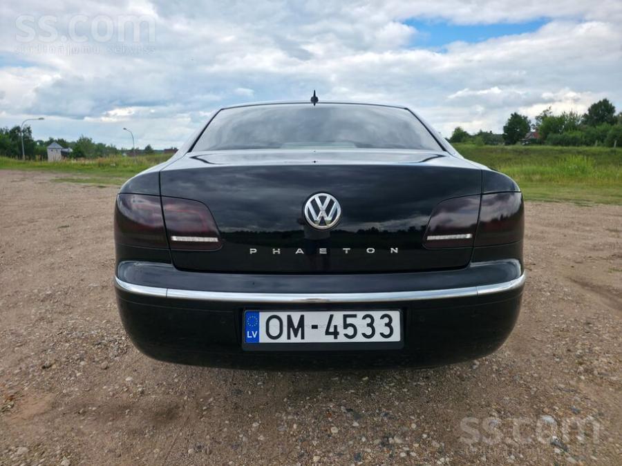 Black Volkswagen Phaeton 2010 in Daugavpils, with an engine capacity of 3.00 L and mileage of 343 thousand km for 7300 €, photo 5 on AUTOMOTO.COM.LV