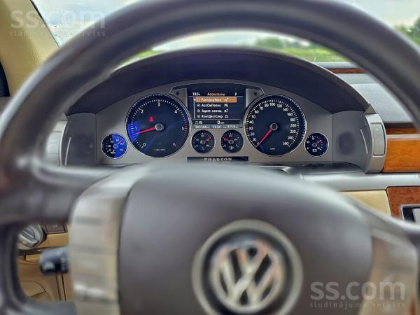 Black Volkswagen Phaeton 2010 in Daugavpils, with an engine capacity of 3.00 L and mileage of 343 thousand km for 7300 €, photo 9 on AUTOMOTO.COM.LV
