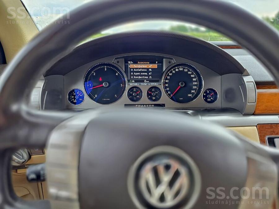 Black Volkswagen Phaeton 2010 in Daugavpils, with an engine capacity of 3.00 L and mileage of 343 thousand km for 7300 €, photo 10 on AUTOMOTO.COM.LV