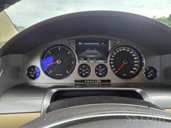 Black Volkswagen Phaeton 2010 in Daugavpils, with an engine capacity of 3.00 L and mileage of 343 thousand km for 7300 €, photo 10 on AUTOMOTO.COM.LV