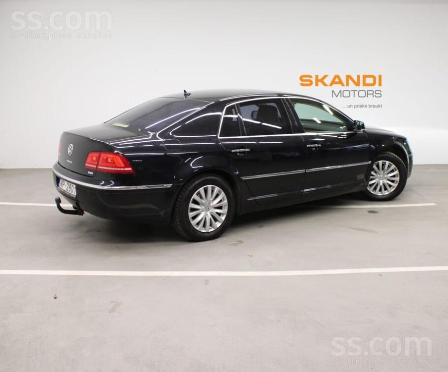 Black Volkswagen Phaeton 2011 in Riga, with an engine capacity of 3.00 L and mileage of 299 thousand km for 5790 €, photo 4 on AUTOMOTO.COM.LV