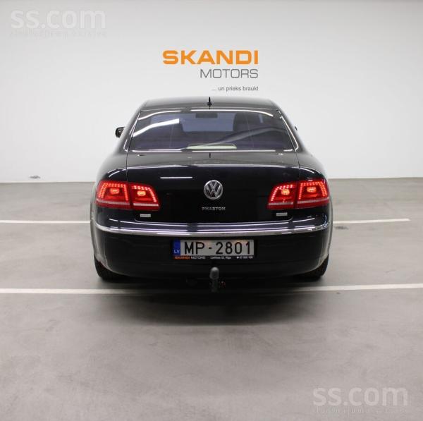 Black Volkswagen Phaeton 2011 in Riga, with an engine capacity of 3.00 L and mileage of 299 thousand km for 5790 €, photo 5 on AUTOMOTO.COM.LV