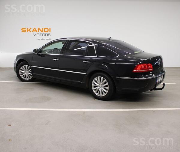 Black Volkswagen Phaeton 2011 in Riga, with an engine capacity of 3.00 L and mileage of 299 thousand km for 5790 €, photo 6 on AUTOMOTO.COM.LV