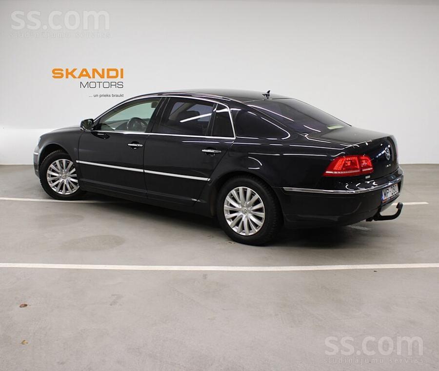 Black Volkswagen Phaeton 2011 in Riga, with an engine capacity of 3.00 L and mileage of 299 thousand km for 5790 €, photo 6 on AUTOMOTO.COM.LV