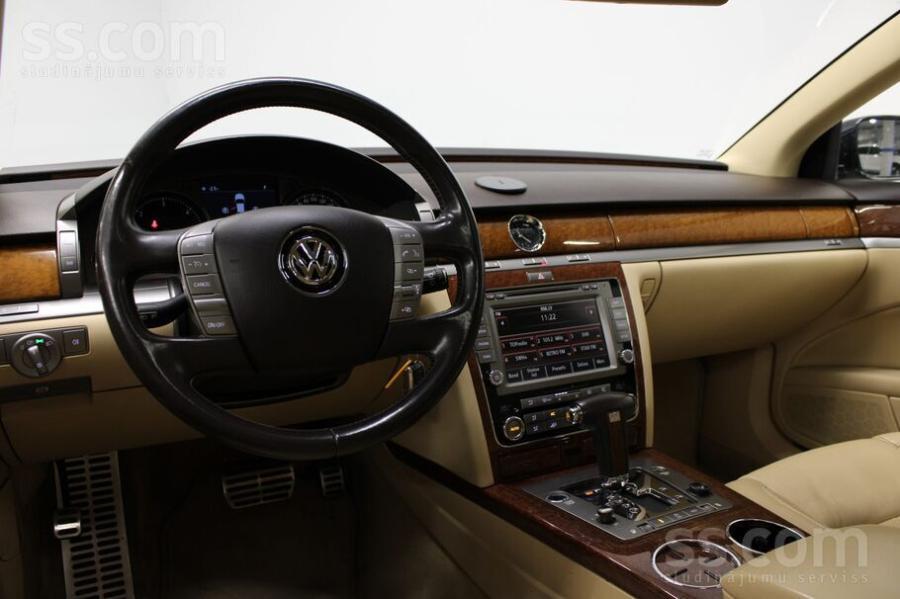 Black Volkswagen Phaeton 2011 in Riga, with an engine capacity of 3.00 L and mileage of 299 thousand km for 5790 €, photo 15 on AUTOMOTO.COM.LV