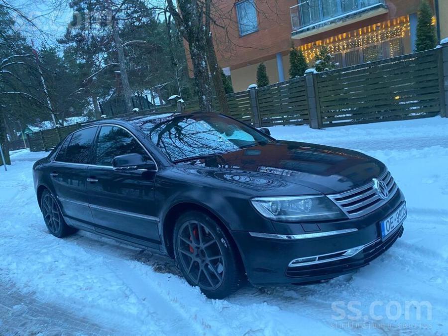 Black Volkswagen Phaeton 2011 in Riga, with an engine capacity of 3.00 L and mileage of 357 thousand km for 5450 €, photo 1 on AUTOMOTO.COM.LV