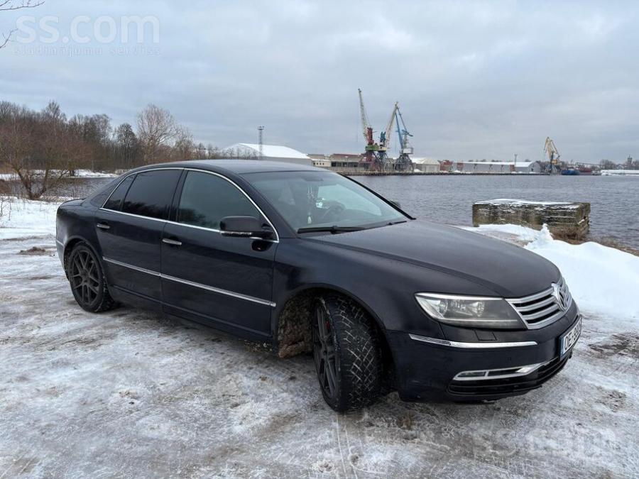 Black Volkswagen Phaeton 2011 in Riga, with an engine capacity of 3.00 L and mileage of 357 thousand km for 5450 €, photo 3 on AUTOMOTO.COM.LV