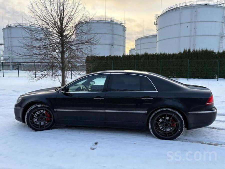 Black Volkswagen Phaeton 2011 in Riga, with an engine capacity of 3.00 L and mileage of 357 thousand km for 5450 €, photo 7 on AUTOMOTO.COM.LV