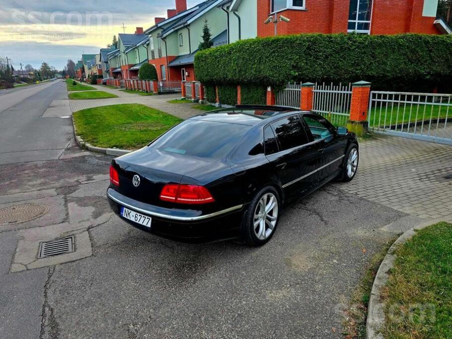 Black Volkswagen Phaeton 2011 in Riga, with an engine capacity of 3.00 L and mileage of 257 thousand km for 8800 €, photo 6 on AUTOMOTO.COM.LV