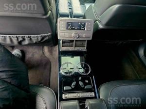 Black Volkswagen Phaeton 2011 in Riga, with an engine capacity of 3.00 L and mileage of 257 thousand km for 8800 €, photo 10 on AUTOMOTO.COM.LV