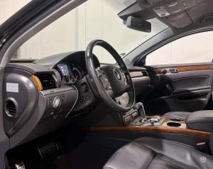 Black Volkswagen Phaeton 2012 in Klaipeda, with an engine capacity of 2.97 L and mileage of 290 thousand km for 6999 €, photo 3 on AUTOMOTO.COM.LV