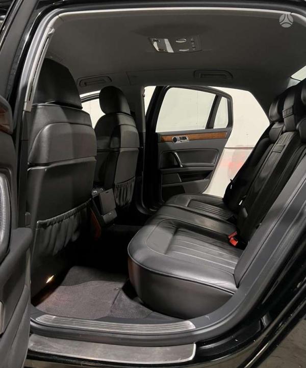 Black Volkswagen Phaeton 2012 in Klaipeda, with an engine capacity of 2.97 L and mileage of 290 thousand km for 6999 €, photo 6 on AUTOMOTO.COM.LV