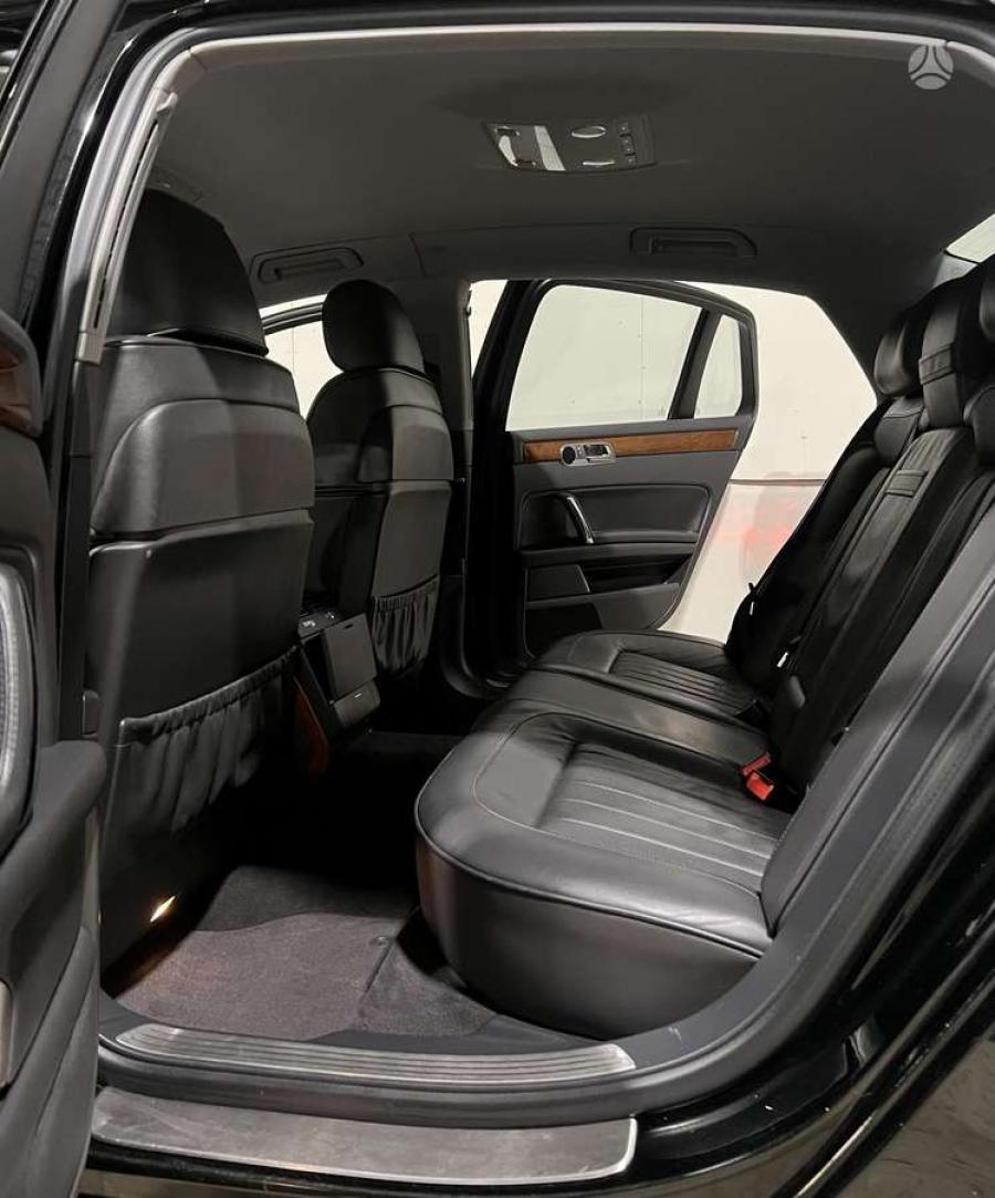 Black Volkswagen Phaeton 2012 in Klaipeda, with an engine capacity of 2.97 L and mileage of 290 thousand km for 6999 €, photo 7 on AUTOMOTO.COM.LV