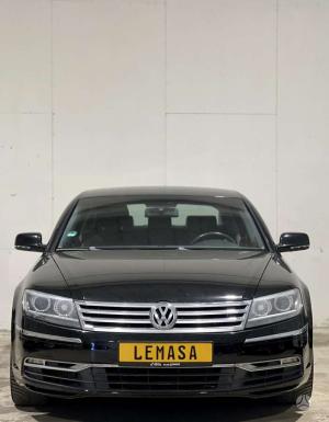 Black Volkswagen Phaeton 2012 in Klaipeda, with an engine capacity of 2.97 L and mileage of 290 thousand km for 6999 €, photo 10 on AUTOMOTO.COM.LV