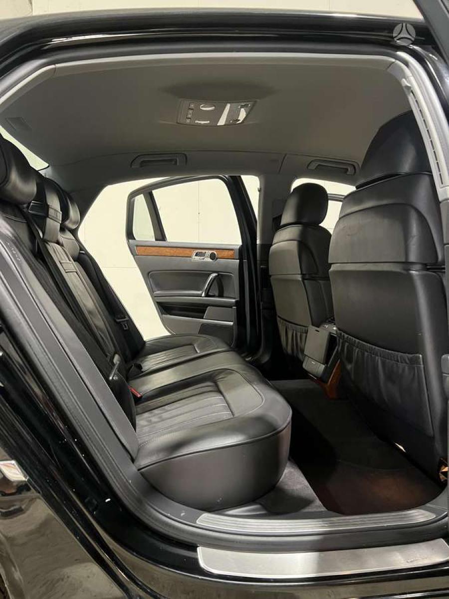 Black Volkswagen Phaeton 2012 in Klaipeda, with an engine capacity of 2.97 L and mileage of 290 thousand km for 6999 €, photo 11 on AUTOMOTO.COM.LV