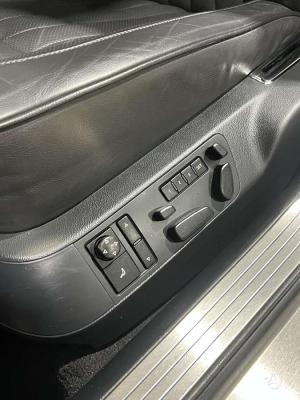 Black Volkswagen Phaeton 2012 in Klaipeda, with an engine capacity of 2.97 L and mileage of 290 thousand km for 6999 €, photo 13 on AUTOMOTO.COM.LV