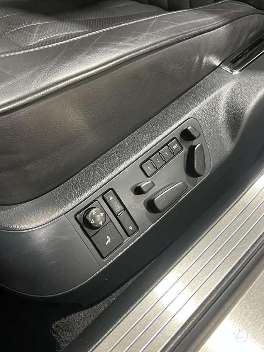Black Volkswagen Phaeton 2012 in Klaipeda, with an engine capacity of 2.97 L and mileage of 290 thousand km for 6999 €, photo 13 on AUTOMOTO.COM.LV