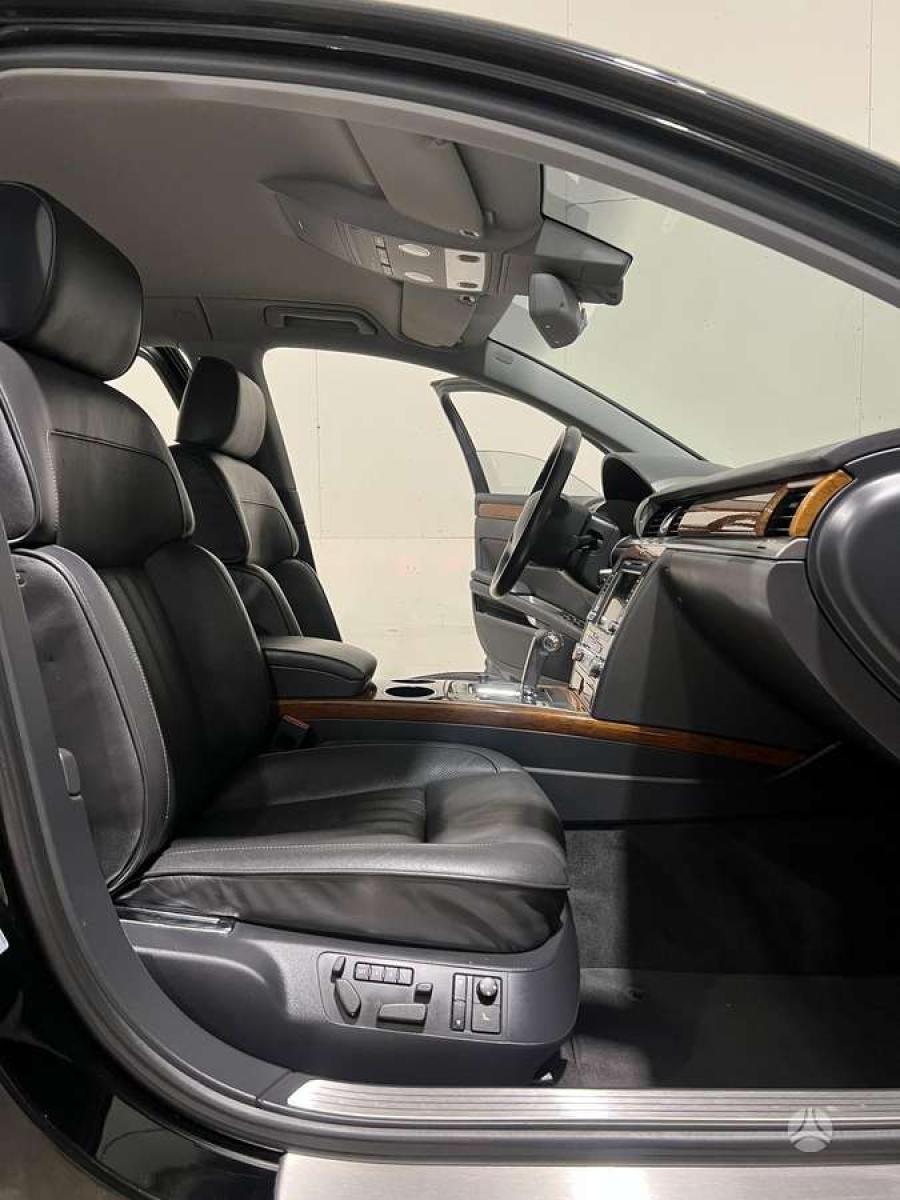 Black Volkswagen Phaeton 2012 in Klaipeda, with an engine capacity of 2.97 L and mileage of 290 thousand km for 6999 €, photo 15 on AUTOMOTO.COM.LV