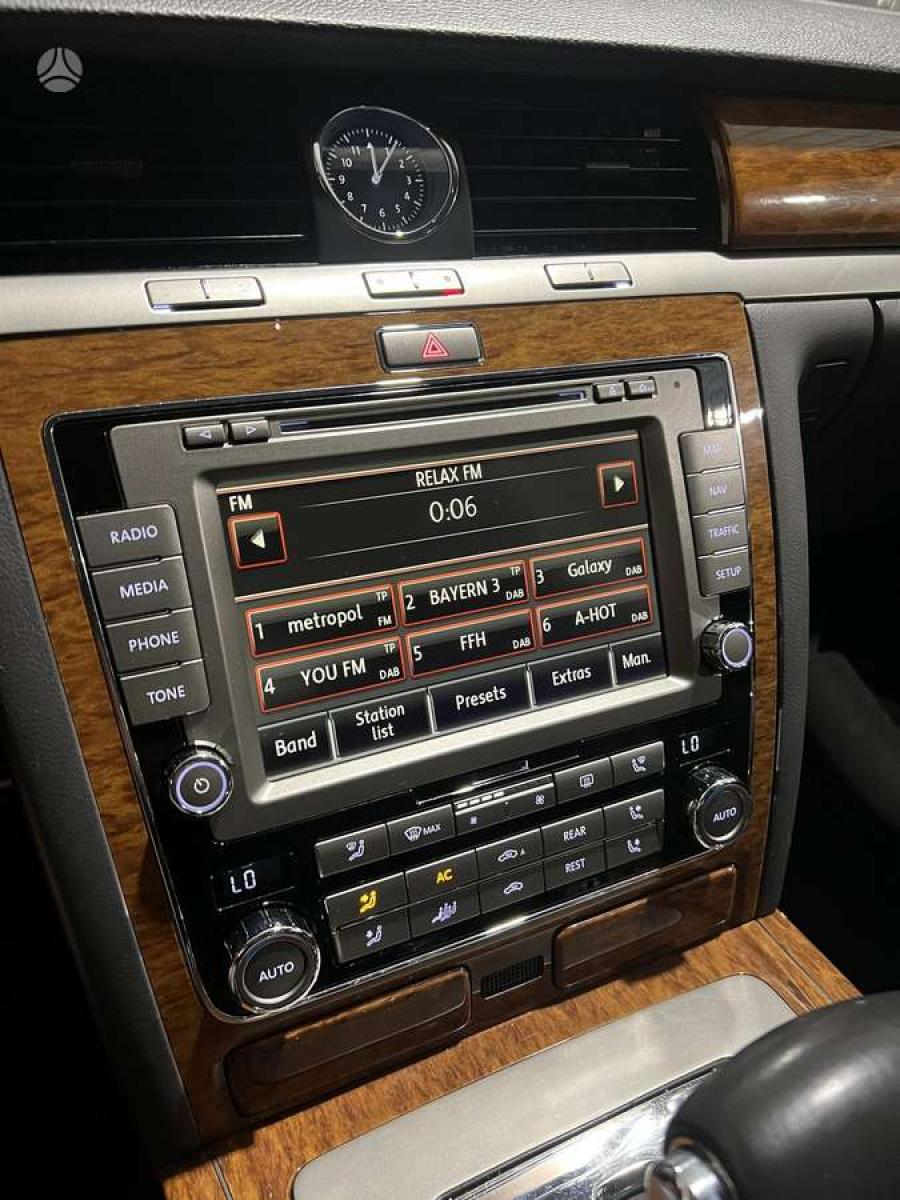 Black Volkswagen Phaeton 2012 in Klaipeda, with an engine capacity of 2.97 L and mileage of 290 thousand km for 6999 €, photo 18 on AUTOMOTO.COM.LV