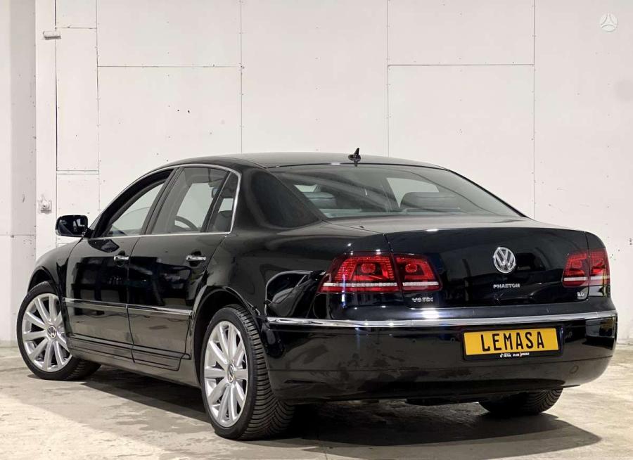 Black Volkswagen Phaeton 2012 in Klaipeda, with an engine capacity of 2.97 L and mileage of 290 thousand km for 6999 €, photo 19 on AUTOMOTO.COM.LV