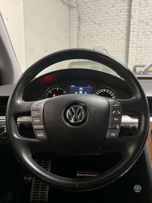 Black Volkswagen Phaeton 2012 in Klaipeda, with an engine capacity of 2.97 L and mileage of 290 thousand km for 6999 €, photo 21 on AUTOMOTO.COM.LV