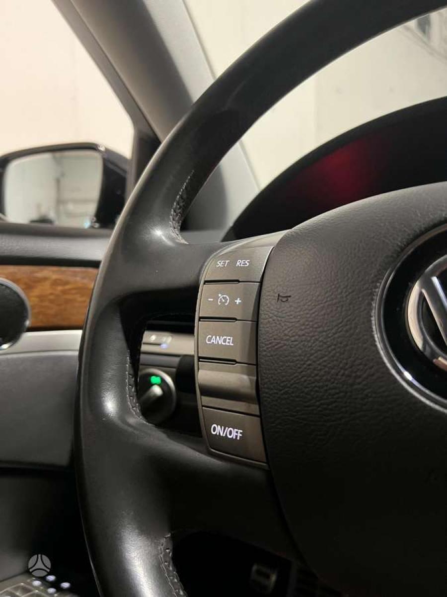Black Volkswagen Phaeton 2012 in Klaipeda, with an engine capacity of 2.97 L and mileage of 290 thousand km for 6999 €, photo 22 on AUTOMOTO.COM.LV
