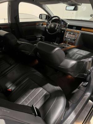 Black Volkswagen Phaeton 2012 in Klaipeda, with an engine capacity of 2.97 L and mileage of 290 thousand km for 6999 €, photo 25 on AUTOMOTO.COM.LV