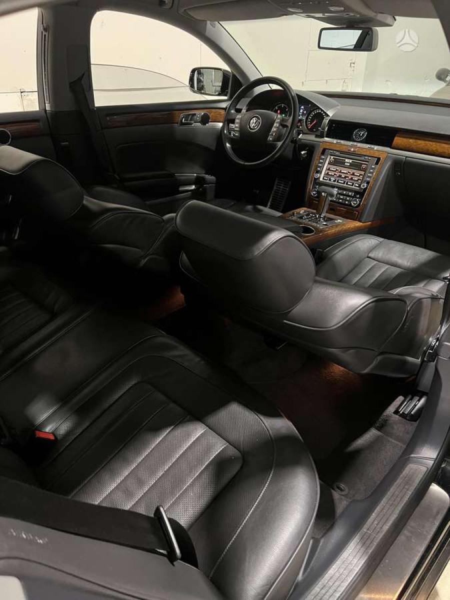 Black Volkswagen Phaeton 2012 in Klaipeda, with an engine capacity of 2.97 L and mileage of 290 thousand km for 6999 €, photo 25 on AUTOMOTO.COM.LV