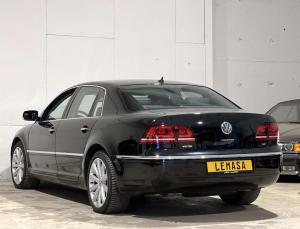 Black Volkswagen Phaeton 2012 in Klaipeda, with an engine capacity of 2.97 L and mileage of 290 thousand km for 6999 €, photo 29 on AUTOMOTO.COM.LV