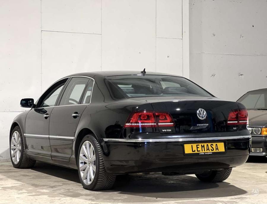 Black Volkswagen Phaeton 2012 in Klaipeda, with an engine capacity of 2.97 L and mileage of 290 thousand km for 6999 €, photo 29 on AUTOMOTO.COM.LV