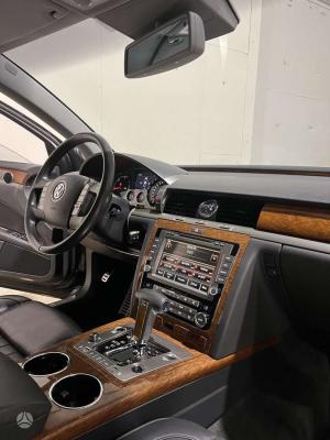 Black Volkswagen Phaeton 2012 in Klaipeda, with an engine capacity of 2.97 L and mileage of 290 thousand km for 6999 €, photo 30 on AUTOMOTO.COM.LV