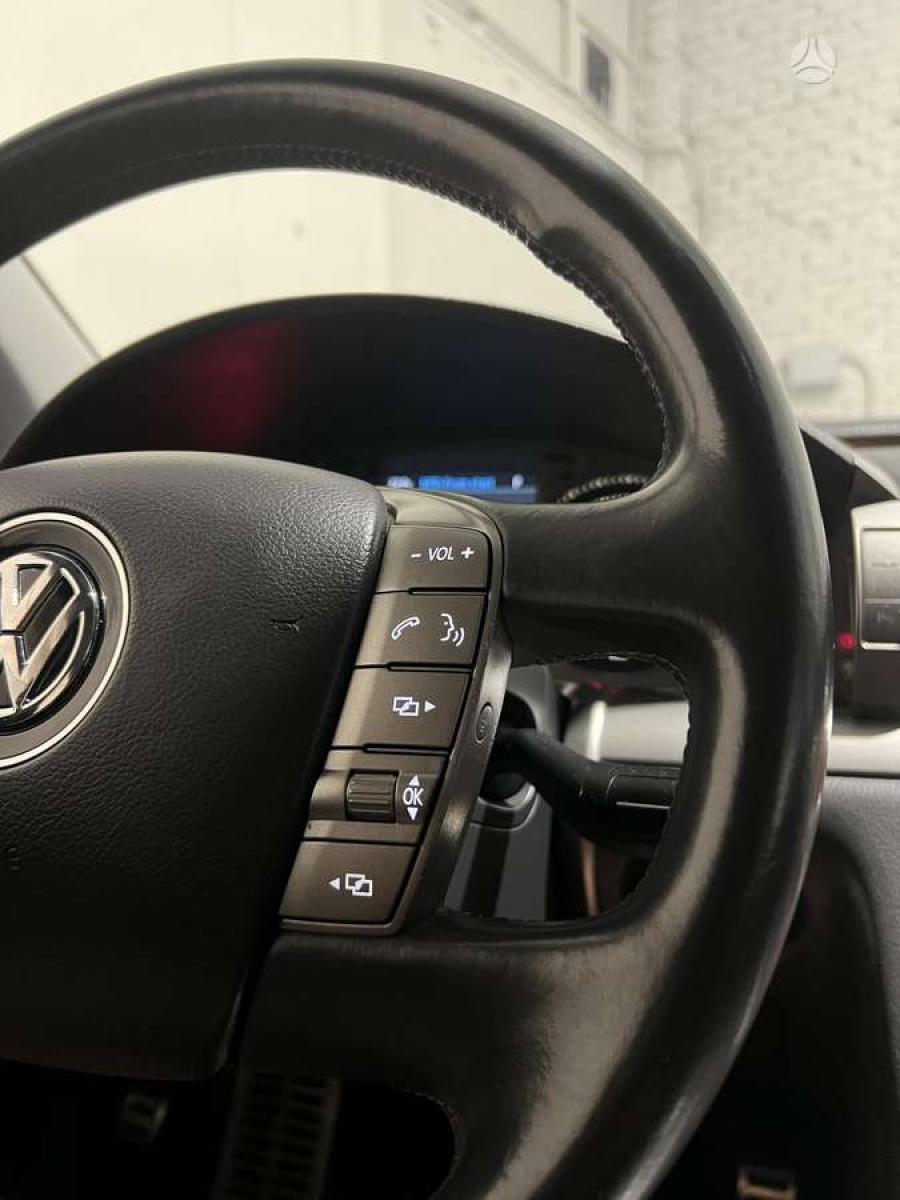 Black Volkswagen Phaeton 2012 in Klaipeda, with an engine capacity of 2.97 L and mileage of 290 thousand km for 6999 €, photo 32 on AUTOMOTO.COM.LV