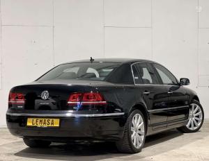 Black Volkswagen Phaeton 2012 in Klaipeda, with an engine capacity of 2.97 L and mileage of 290 thousand km for 6999 €, photo 33 on AUTOMOTO.COM.LV