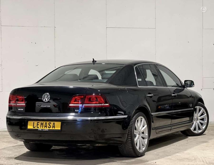 Black Volkswagen Phaeton 2012 in Klaipeda, with an engine capacity of 2.97 L and mileage of 290 thousand km for 6999 €, photo 33 on AUTOMOTO.COM.LV