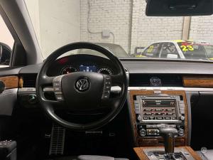 Black Volkswagen Phaeton 2012 in Klaipeda, with an engine capacity of 2.97 L and mileage of 290 thousand km for 6999 €, photo 35 on AUTOMOTO.COM.LV