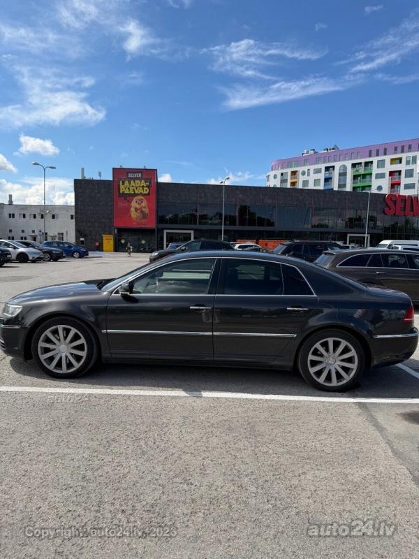 Black Volkswagen Phaeton 2012 in Tallinn, with an engine capacity of 3.00 L and mileage of 258 thousand km for 5000 €, photo 4 on AUTOMOTO.COM.LV