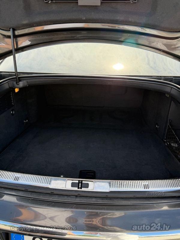 Black Volkswagen Phaeton 2012 in Tallinn, with an engine capacity of 3.00 L and mileage of 258 thousand km for 5000 €, photo 6 on AUTOMOTO.COM.LV