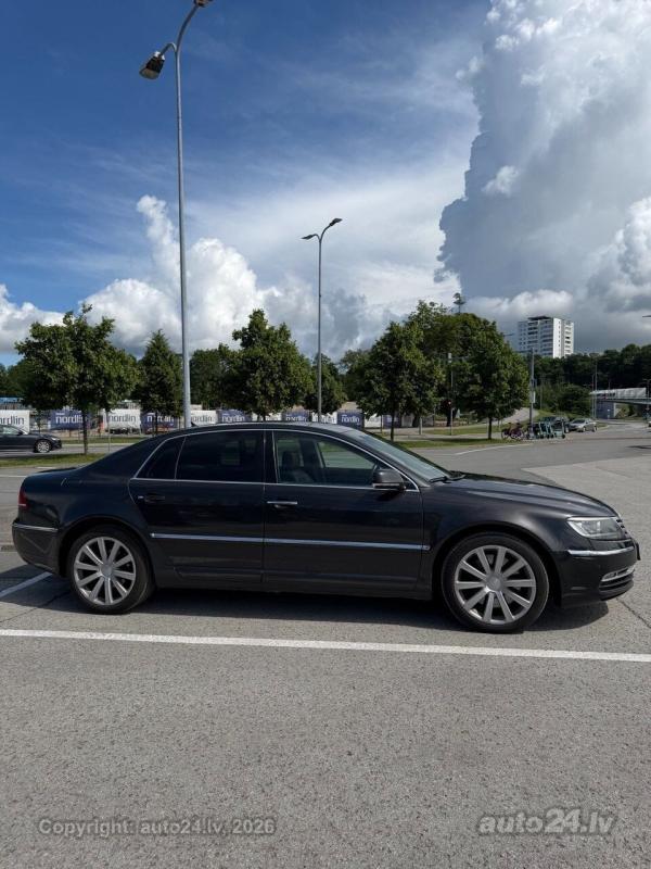 Black Volkswagen Phaeton 2012 in Tallinn, with an engine capacity of 3.00 L and mileage of 258 thousand km for 5000 €, photo 7 on AUTOMOTO.COM.LV