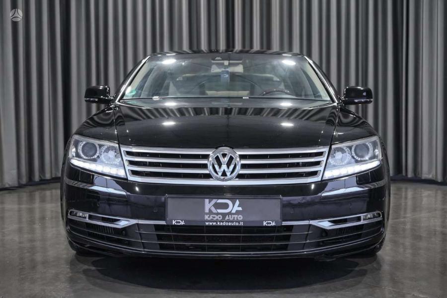 Black Volkswagen Phaeton 2013 in Marijampole, with an engine capacity of 2.97 L and mileage of 246 thousand km for 7950 €, photo 4 on AUTOMOTO.COM.LV